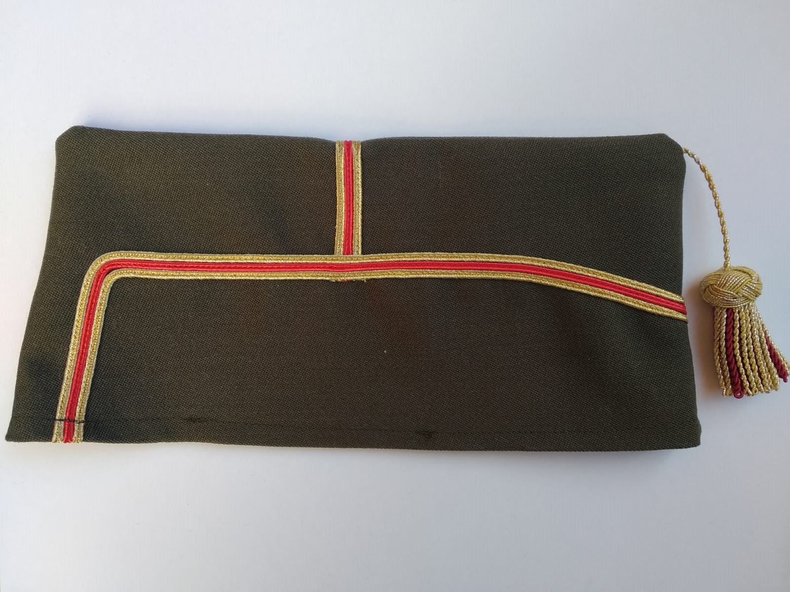 El gorrillo isabelino: soutache y borlas - Grupo Recreación Primera Línea