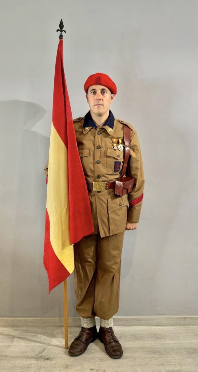 Recreación del uniforme de partida de la división azul. - Grupo ...
